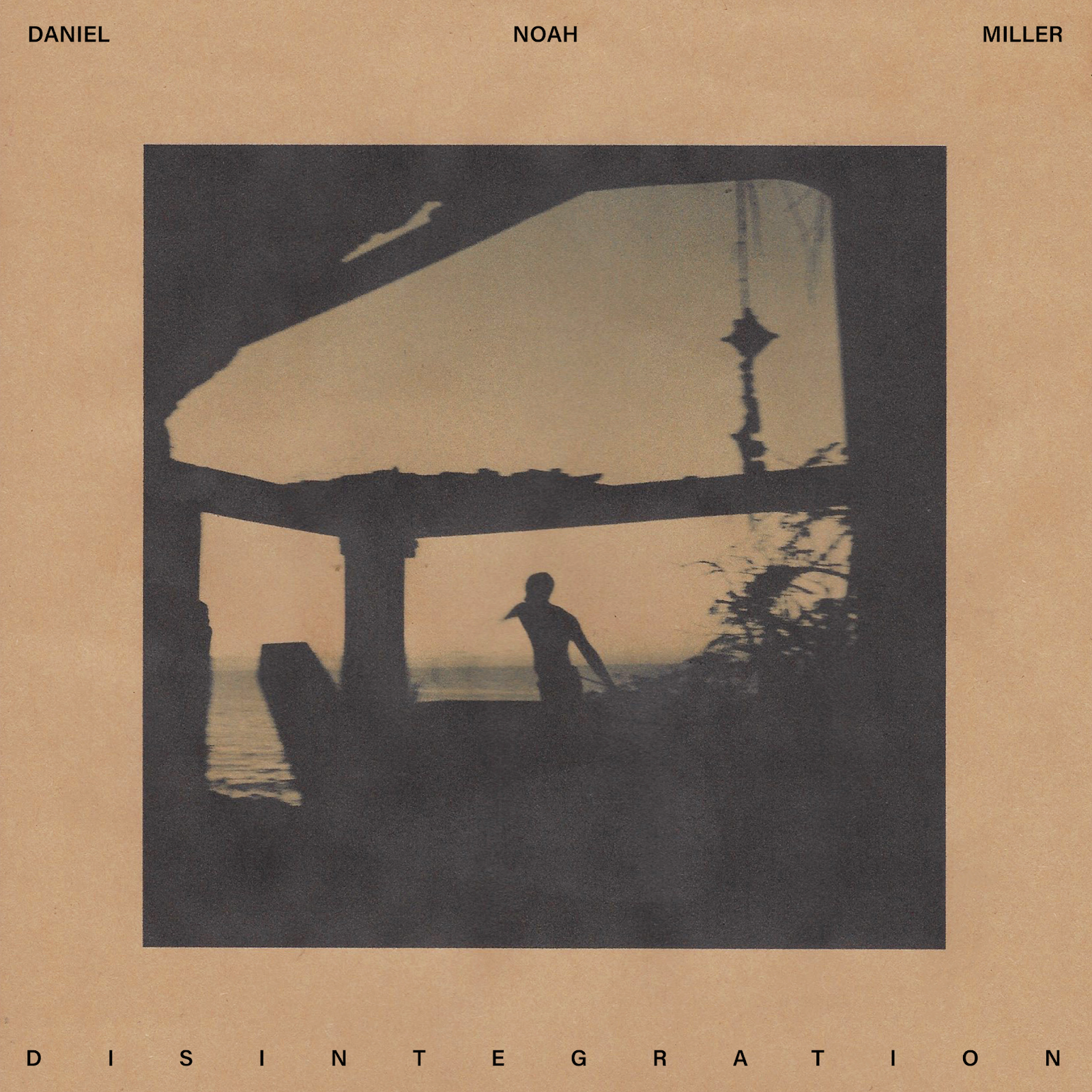Daniel Noah Miller lanza álbum debut ‘Disintegration’ un viaje profundo de autoexploración a ...