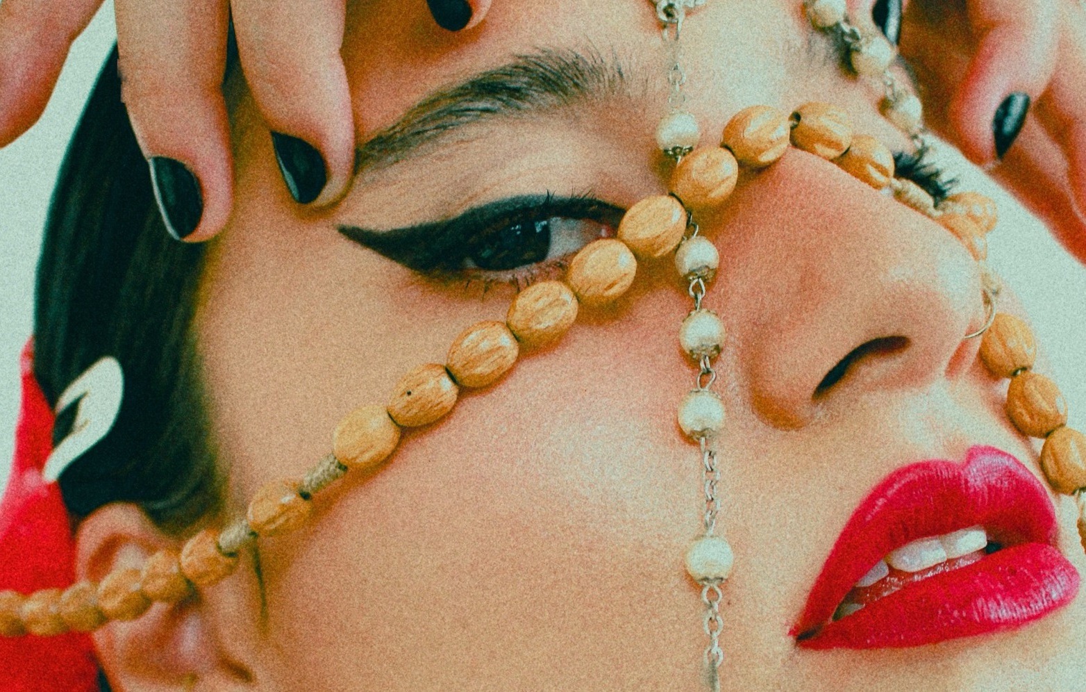 Frieda estrena el video de su nuevo sencillo “Pero” - Playlist Magazine