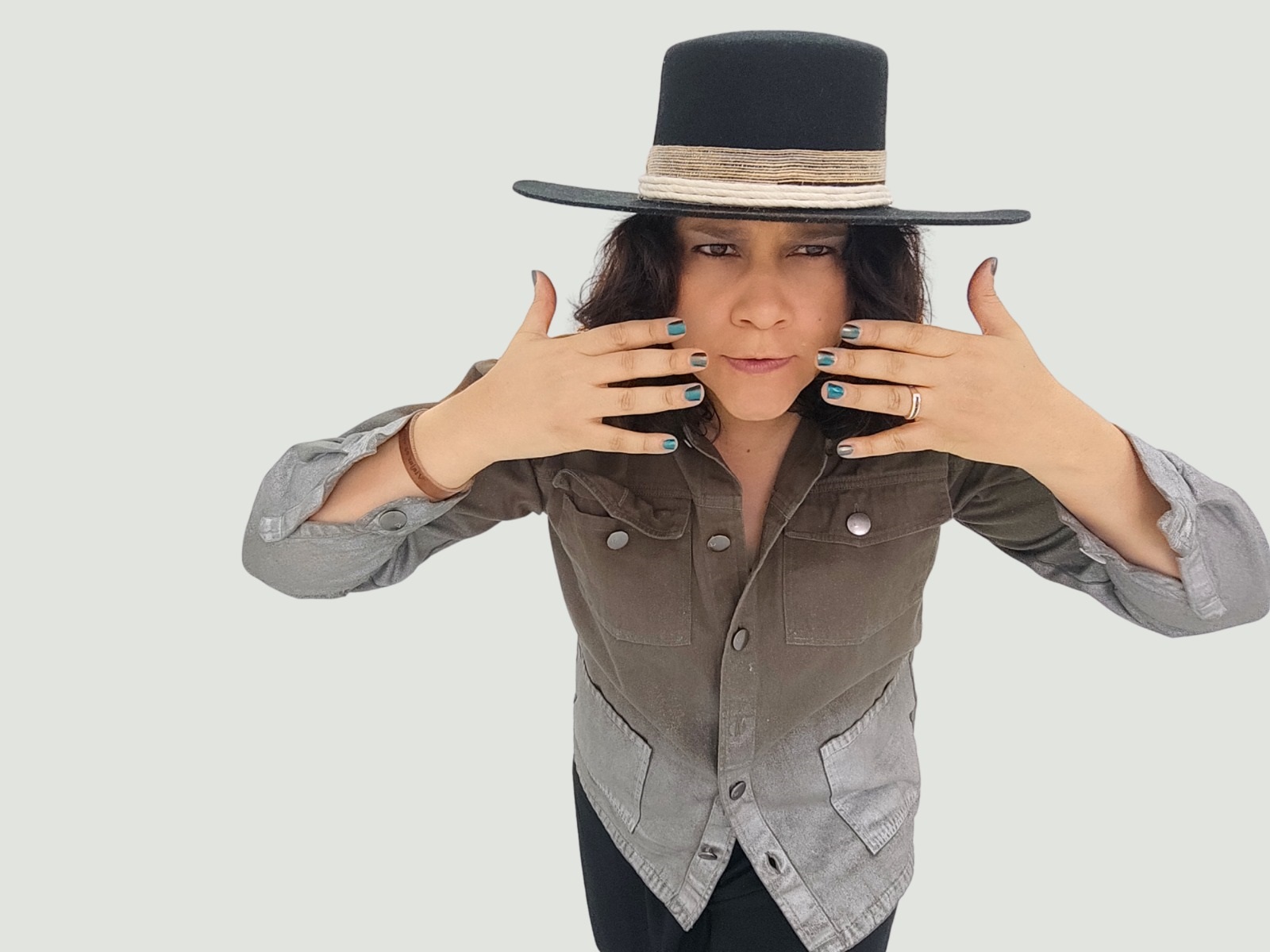 Karen Rod invita a una pausa consciente del mundo digital en ‘Espejo ...